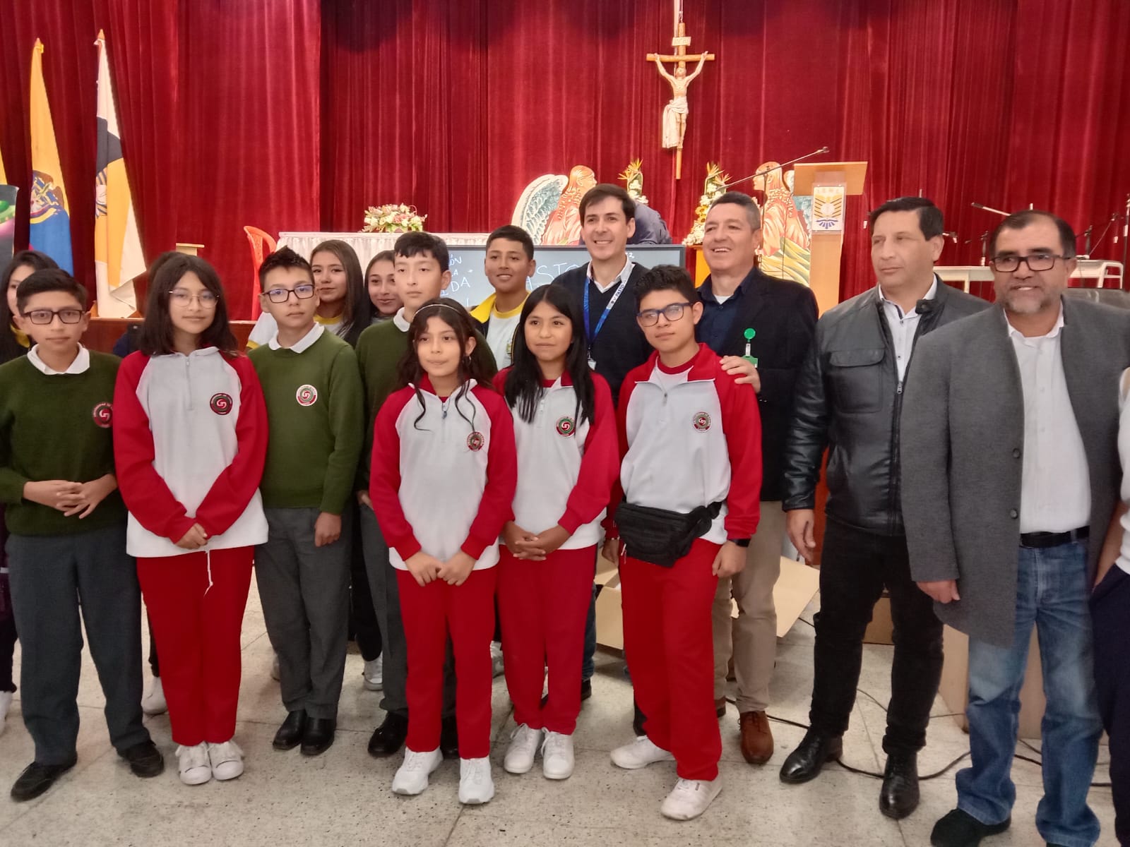 ENTREGA UN LABORATORIO STEM AL LICEO DE LA UNIVERSIDAD DE NARI O